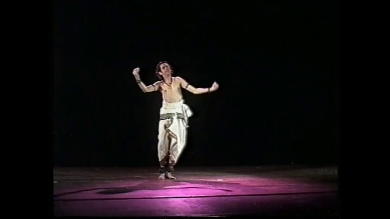 Guru Narasimhachari dancing for Sadhak Ramprasad Sen's Kali Kirthan ...