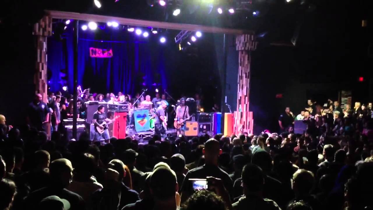 NOFX - The Malachi Crunch (LIVE) - YouTube