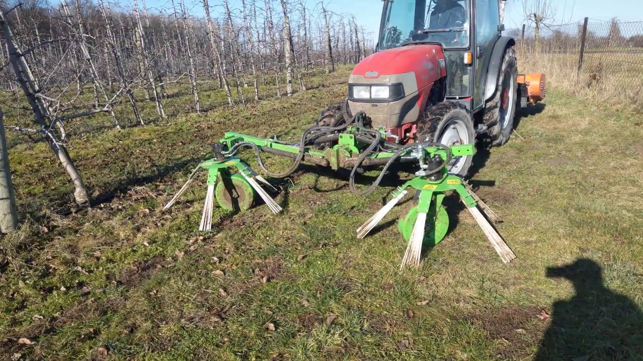 Wygarniacz sadowniczy dwustronny | Two-sided hydraulic sweeper for the ...