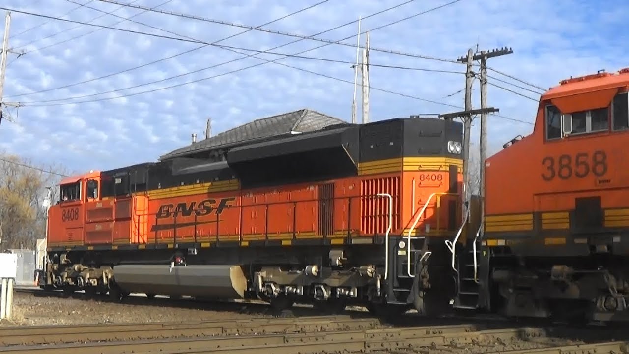 BNSF 8408- SD70ACe Leads Sand Train, West Chicago, IL - YouTube