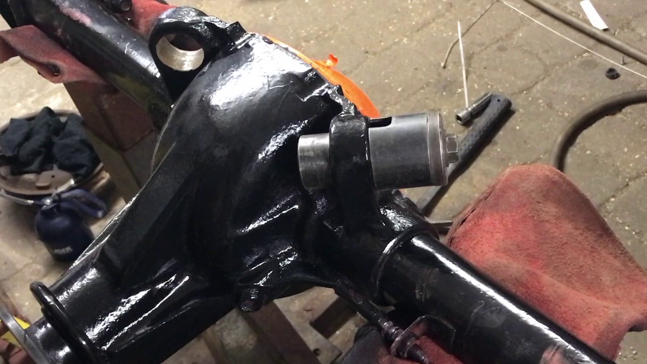 Cortina Mk3 Void bush removal. - YouTube