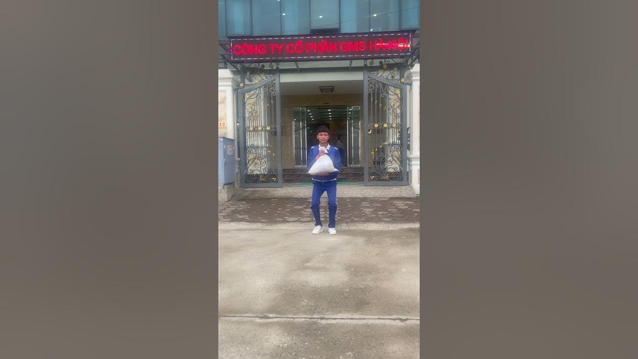 01. LE VAN THUAN（1分で15キロの砂の袋を持ちスクワットします） - YouTube