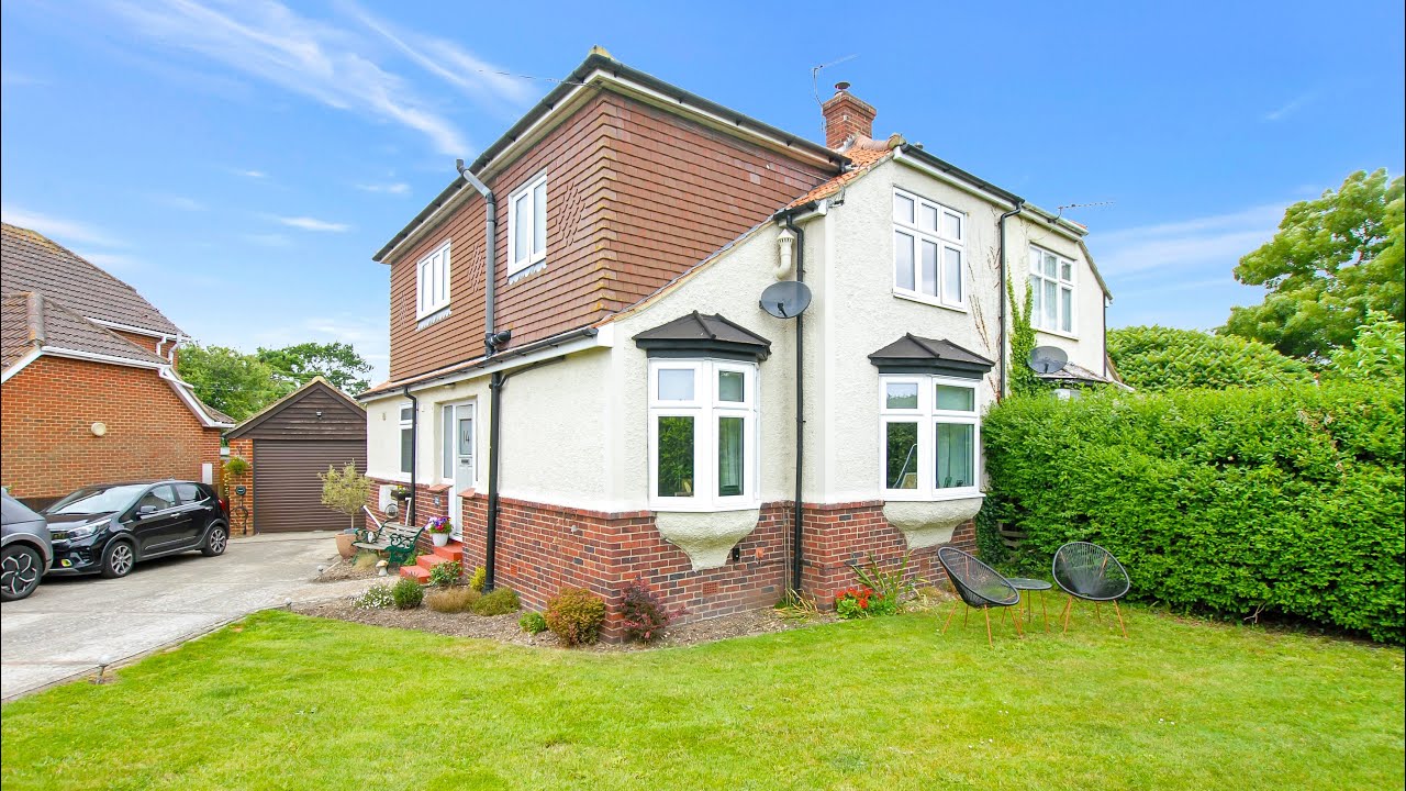 14 Palmarsh Crescent, Hythe, CT21 6NU. £425,000. To arrange to view ...