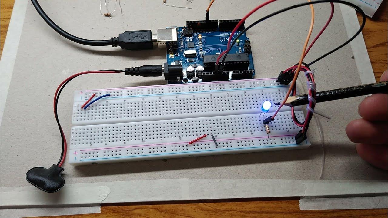Circuito para un led con Protoboard y Arduino - YouTube