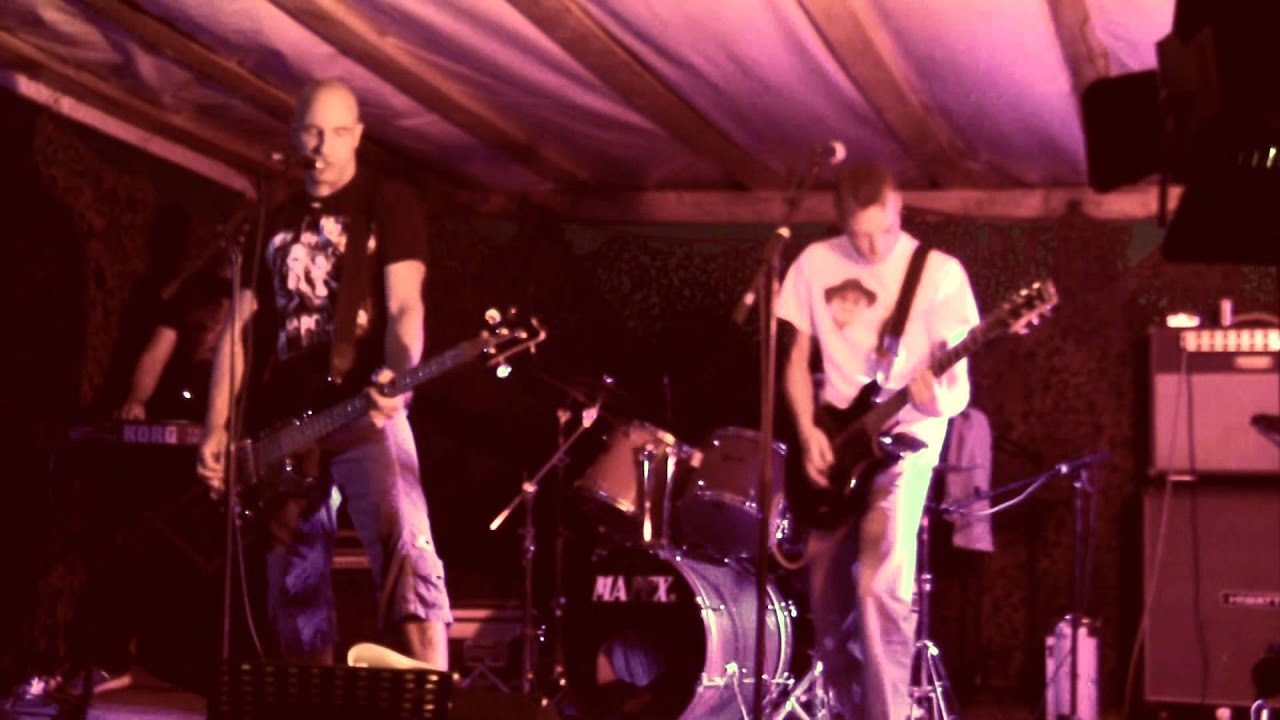 Total Ich - Vollidiot (Official Music Video) - YouTube