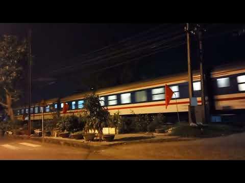 [5416☆] Tàu SE5 thông qua ga Thanh Khê sau khi tàu SE11 trả đường (24.01.25 - 1h44) - YouTube