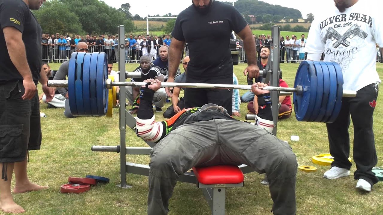 Waqar 220kg Bench Press Shazad Mela 2011 - YouTube