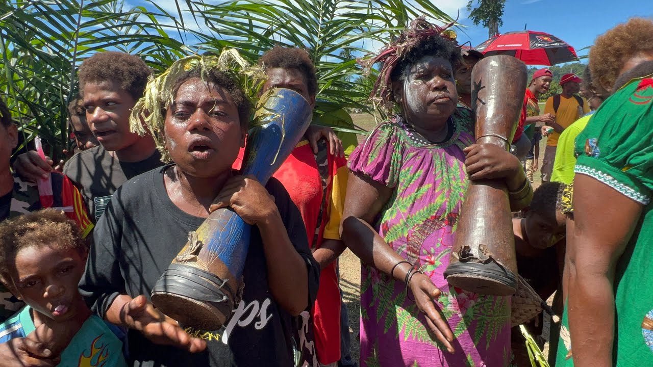 Tomoip tribe traditional dance, #ENB Province, PNG - YouTube
