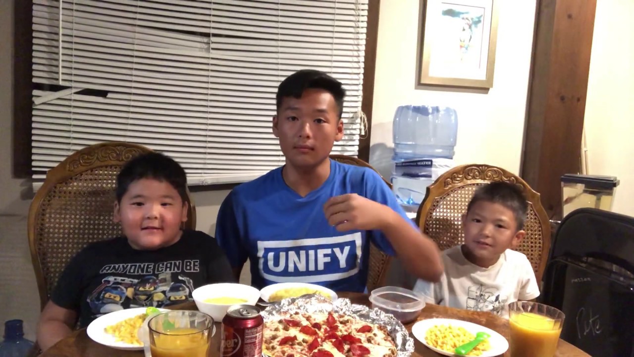 MUKBANG WITH MY BROTHERS!!! - YouTube