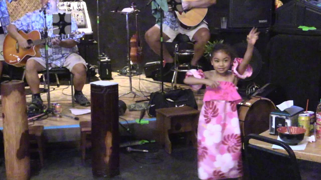 "Kaholo Hula", Performed BY Ha'a Hula - YouTube