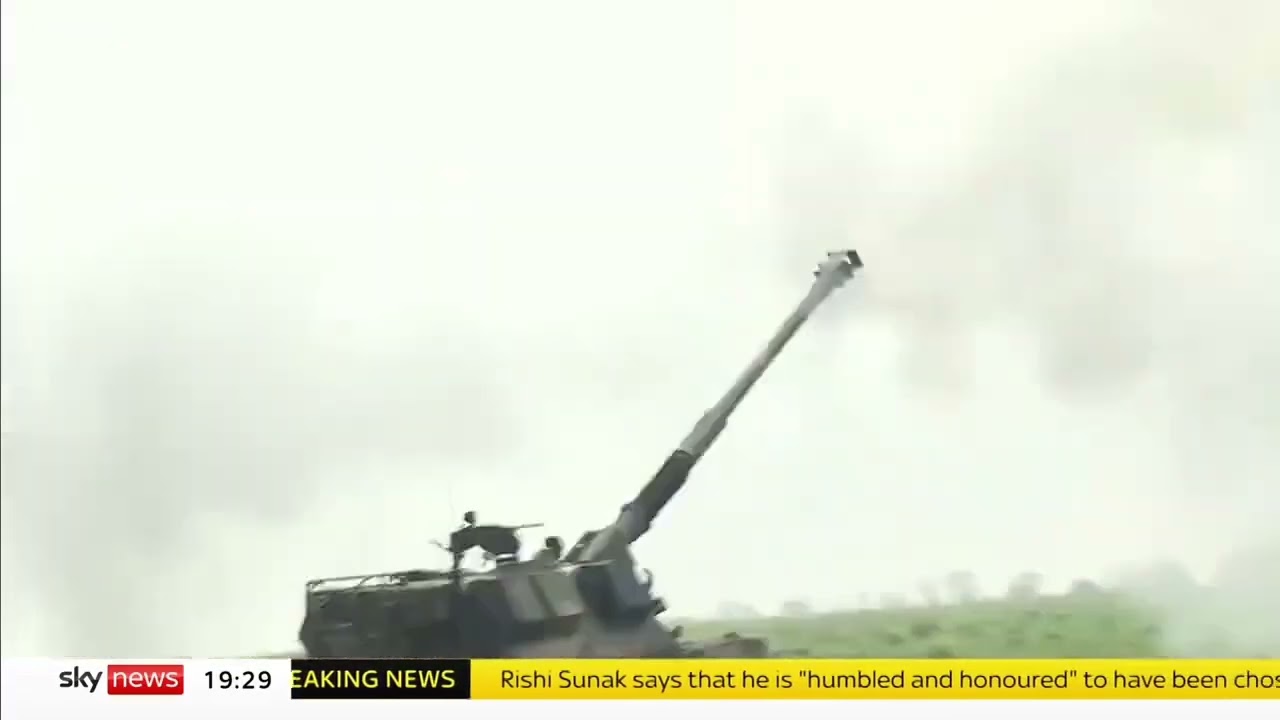 Polish-made AHS Krab 155mm Self-Propelled Howitzer In Action Near ...