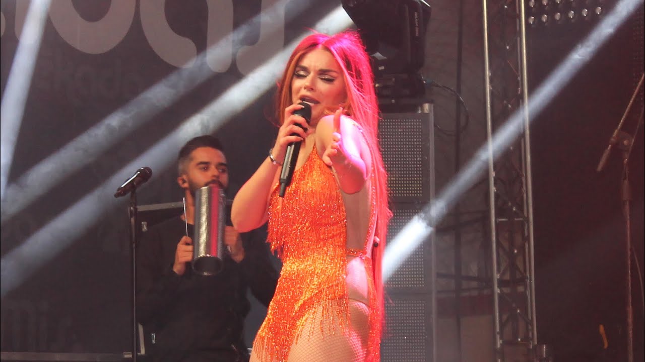 Melody - Mujer Loba, último single (Concierto en Cullera, 2023) - YouTube Music