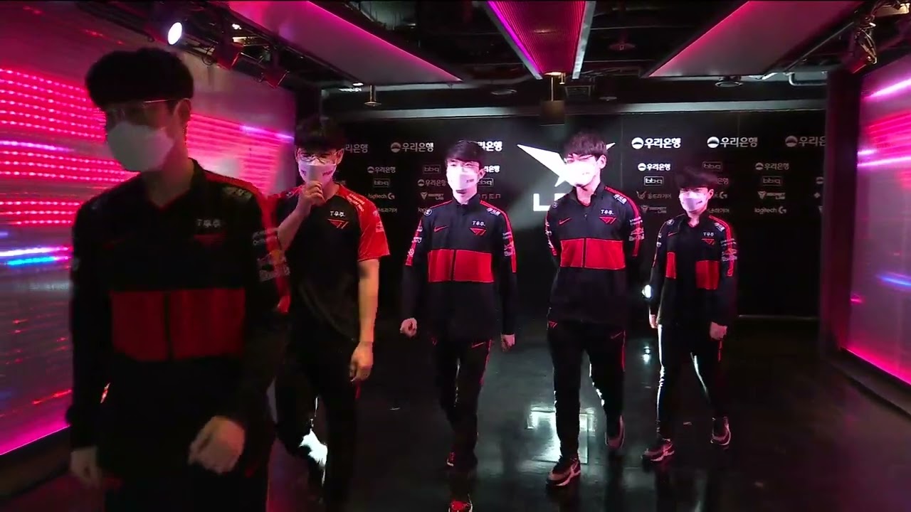 LCK -T1 entry pose - YouTube