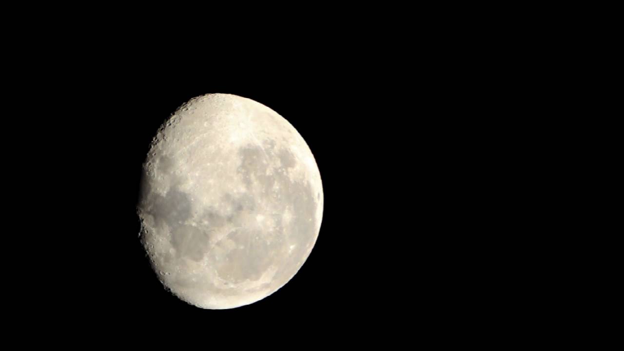 moon in Skywatcher 909EQ2 - YouTube