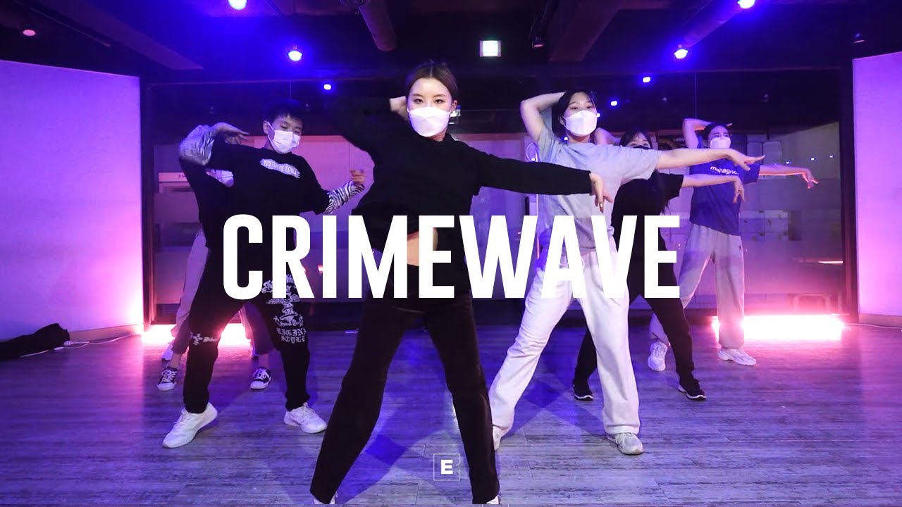 Crystal Castles - Crimewave Choreography SOPIA - YouTube