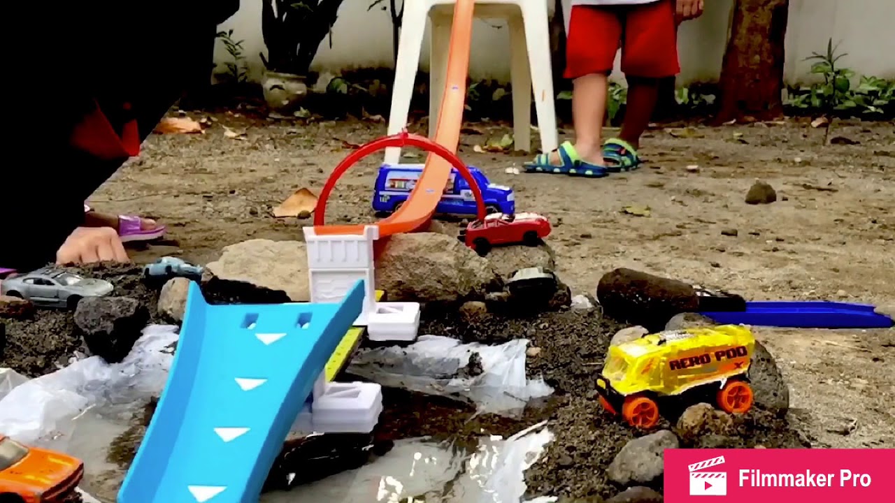 Hot Wheels Jump & Loop Track Outside - YouTube