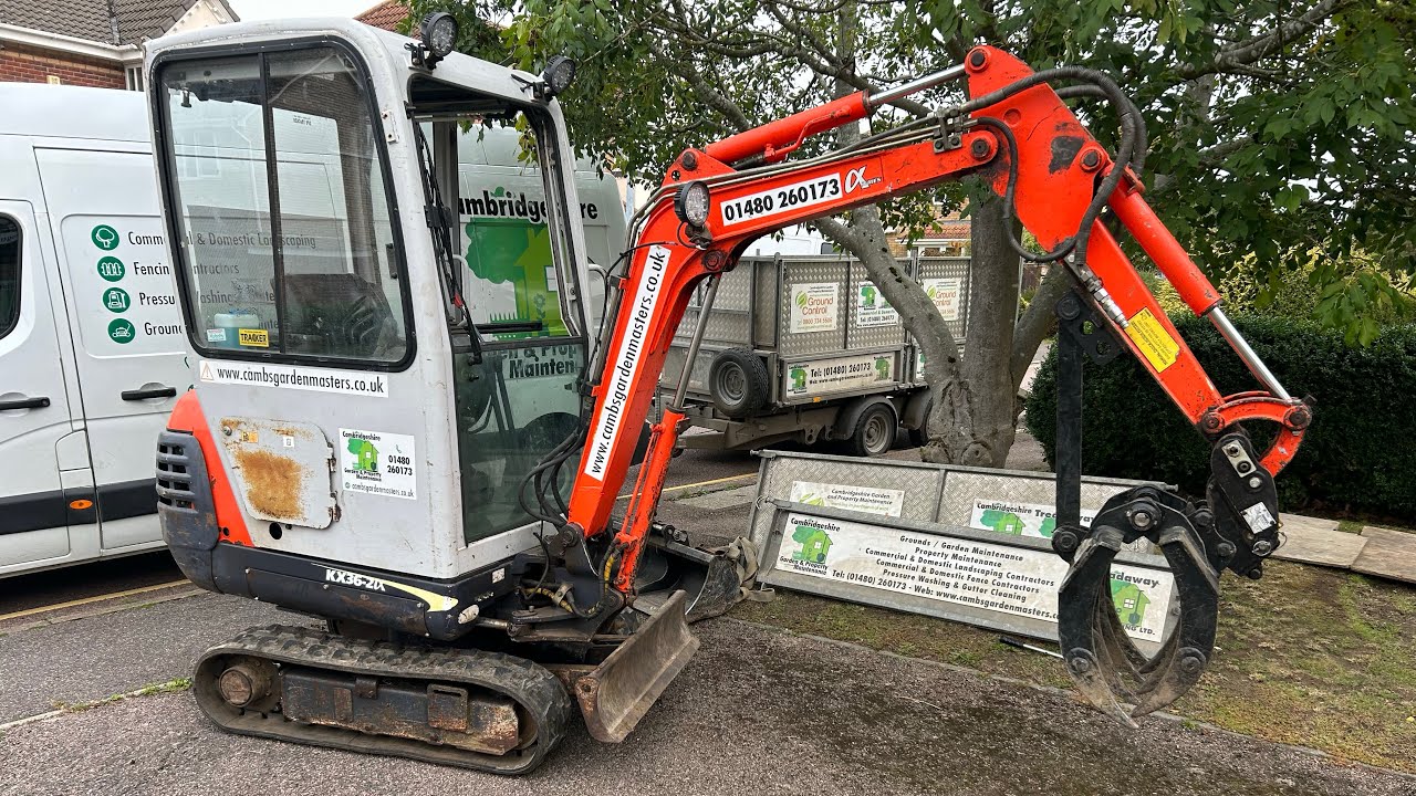 Hedgerow removal using excavator and manual grab - YouTube