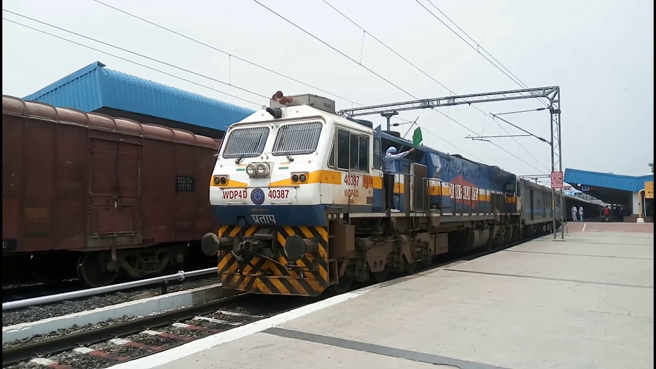 Kacheguda railway station - Arrivals & departures || Republic day spl ...