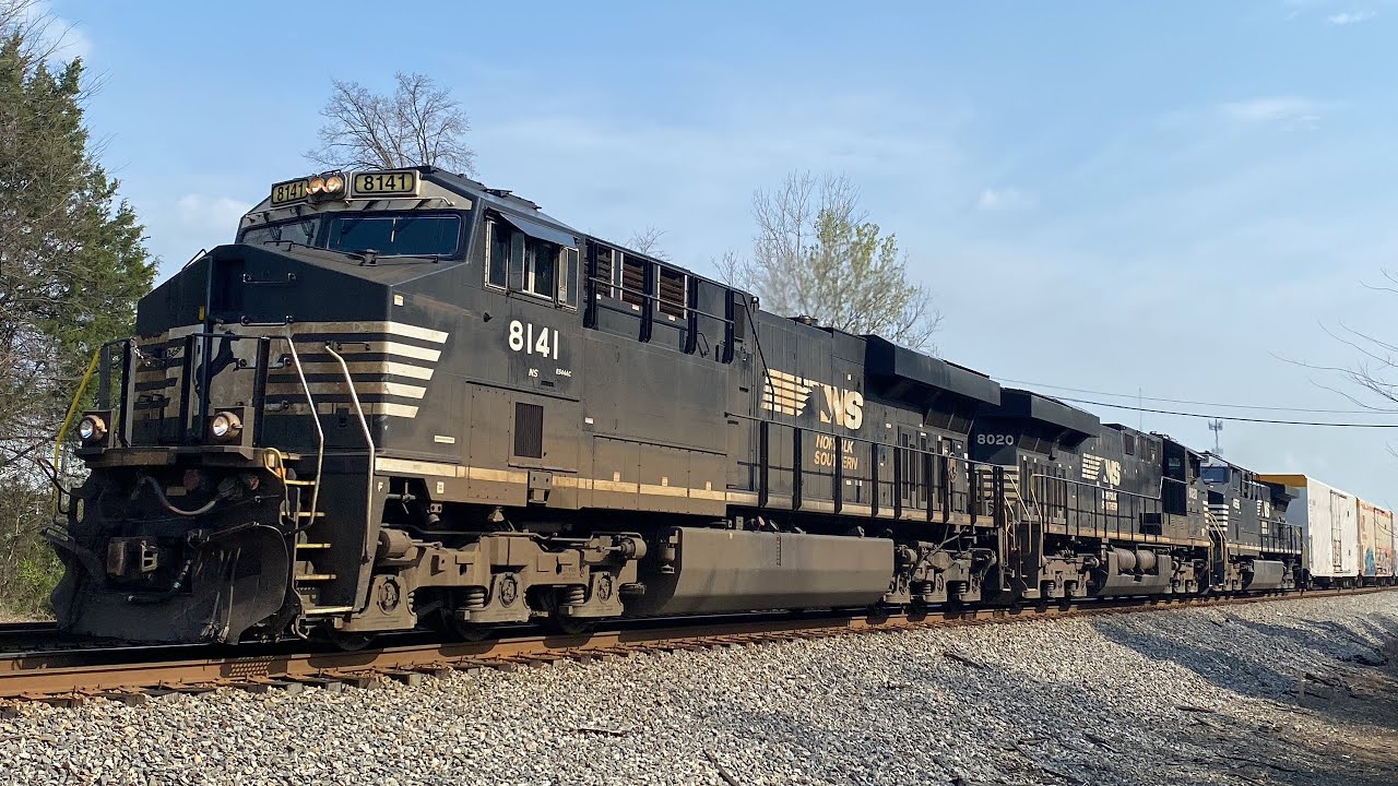 NS 8141 leads a very fast NS 15R!! 4-2-2024 - YouTube