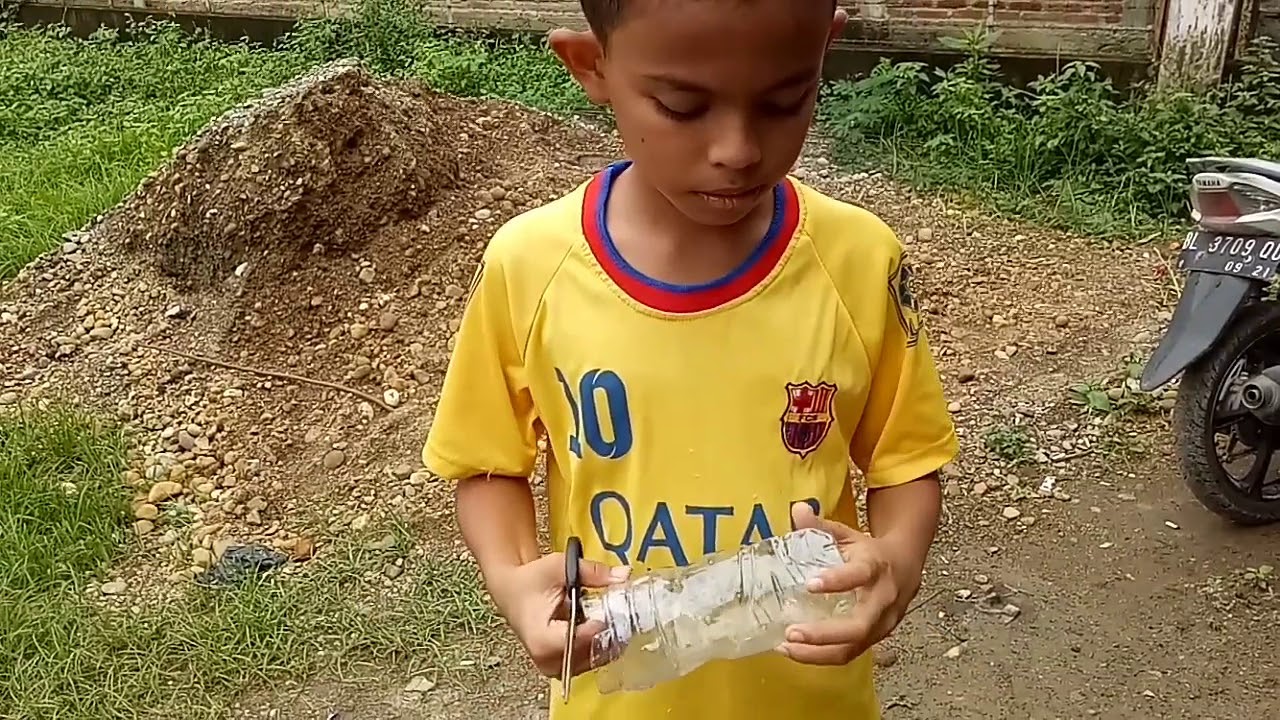 Sameer membuat perangkap ikan dari botol bekas - YouTube
