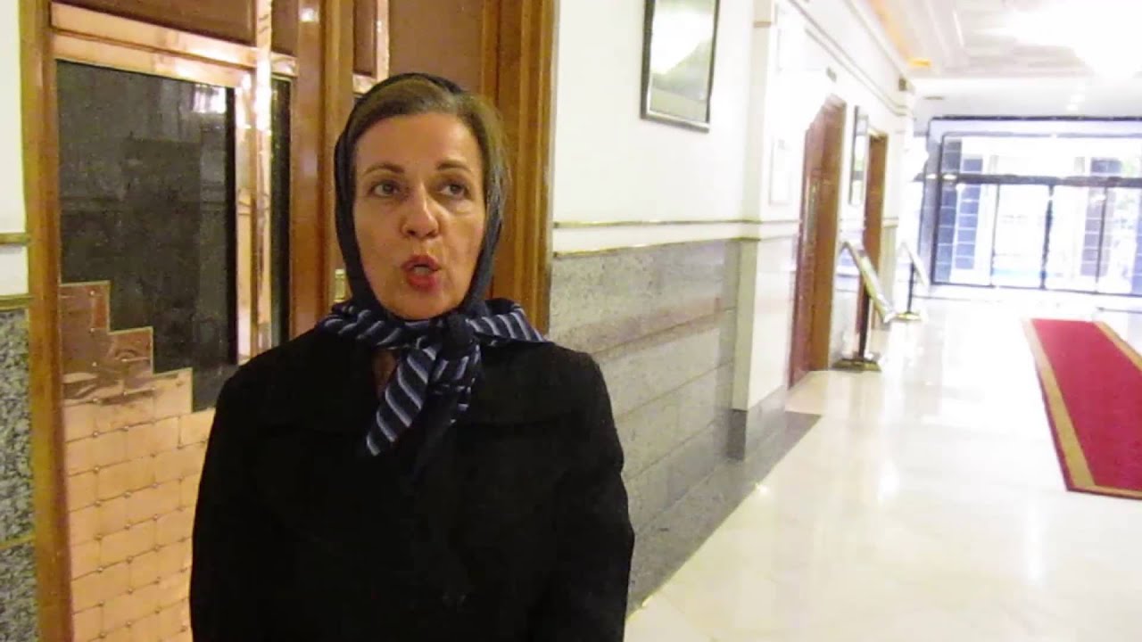 Interview Mitra Bahrami: Spécialiste en communication d'enterprise pour ...