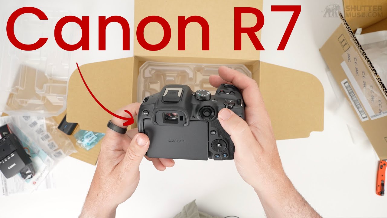 Canon R7 - Unboxing and FIRST LOOK - YouTube