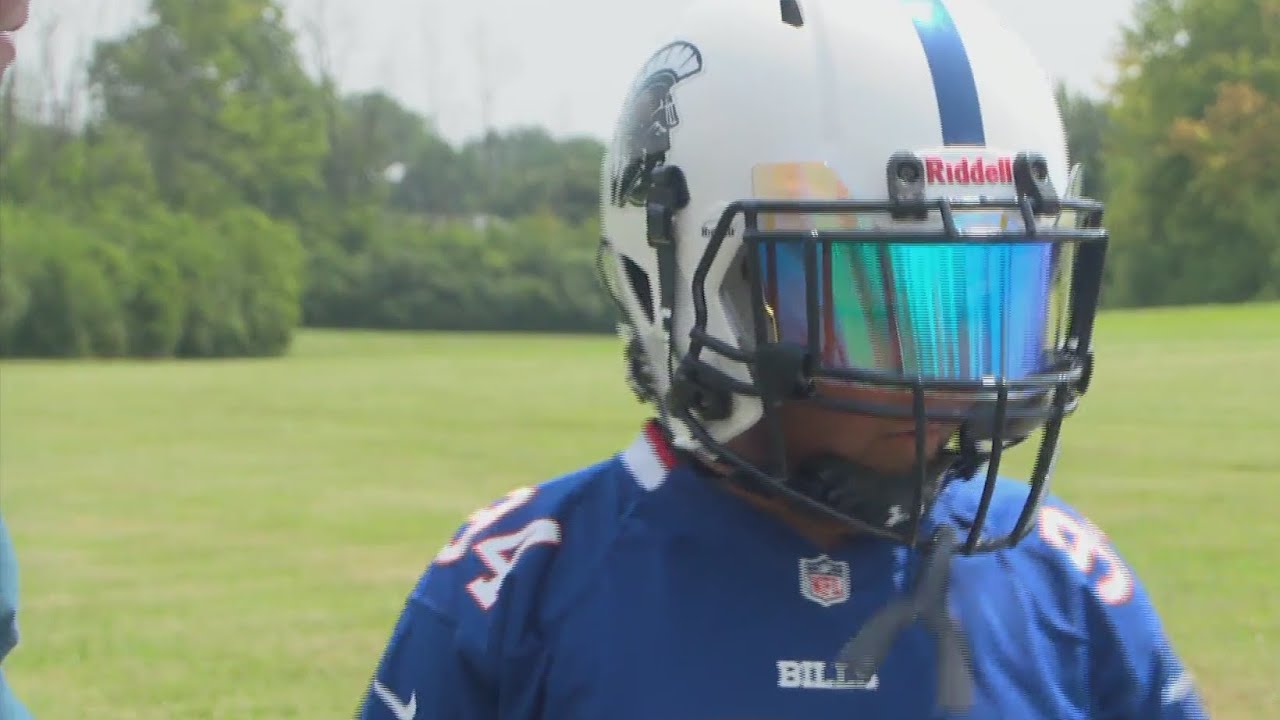Youth football player with eye condition says he needs visor to play ...