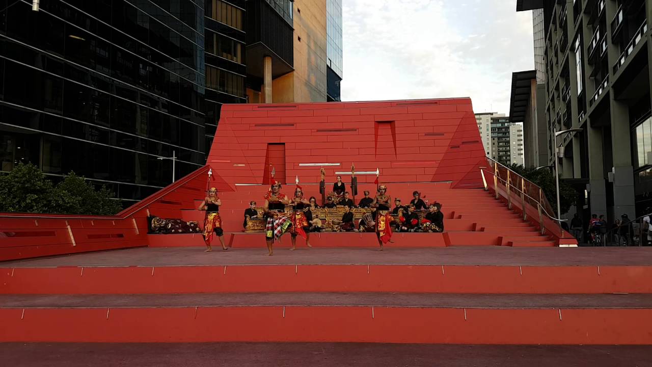 Wirayuda Dance at Red Stair, Melbourne - YouTube