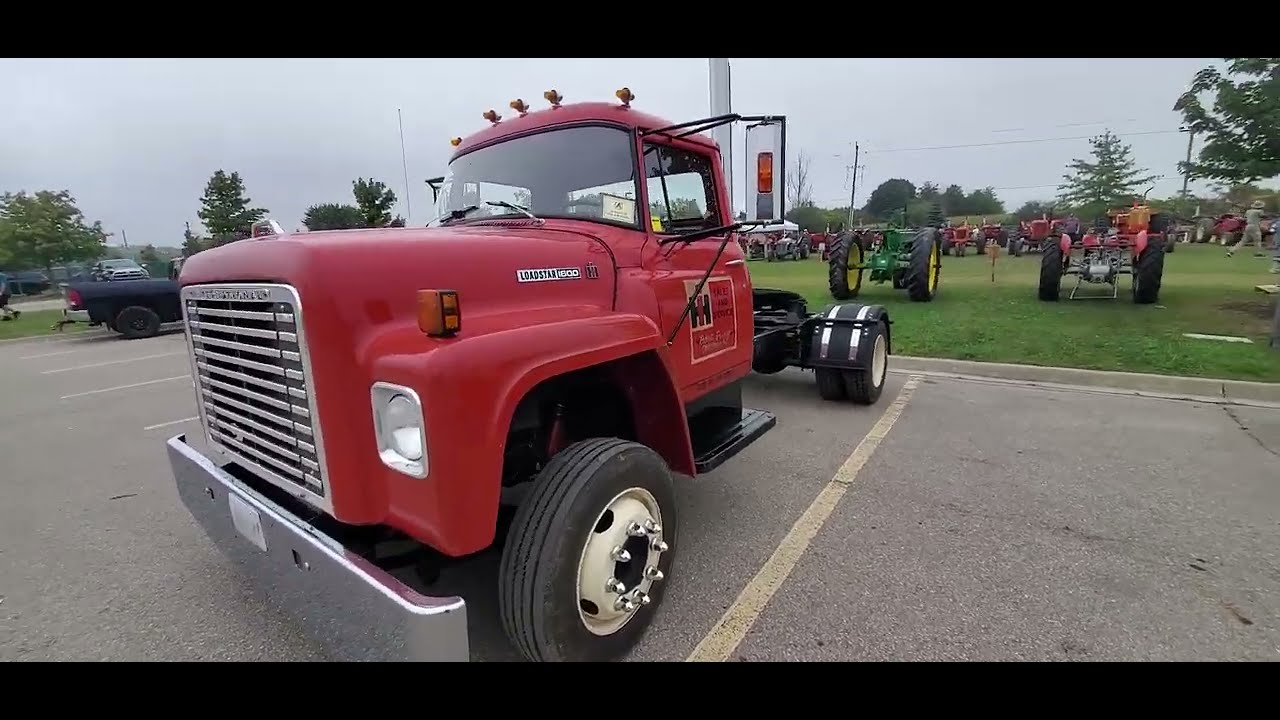 Vintage cars at the Ancaster Fall Fair 2024 Heiratage Square - YouTube