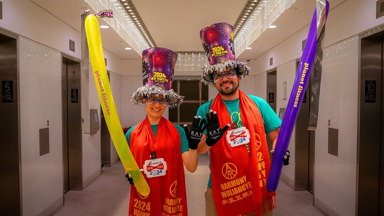 Inflating 25,000 Balloons for Times Square New Year's Eve! - YouTube