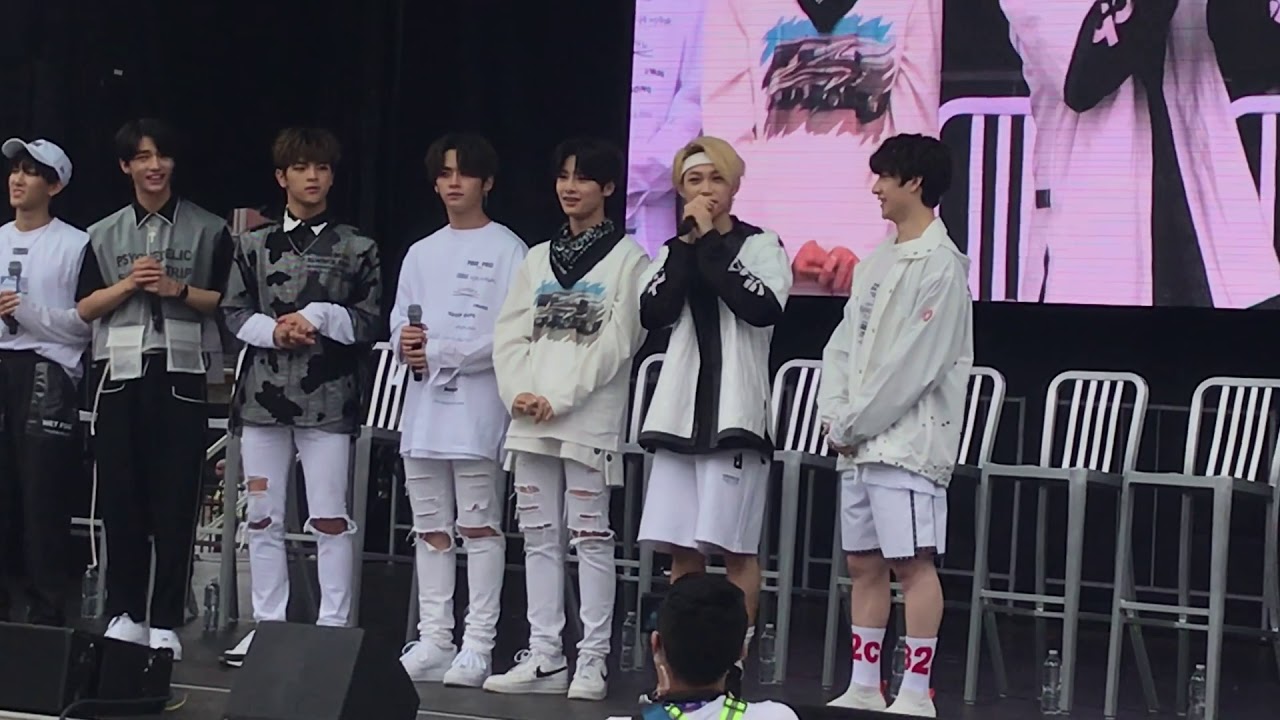 Stray Kids SHOOK at their Popularity in America (KCONNY18)!!! - YouTube