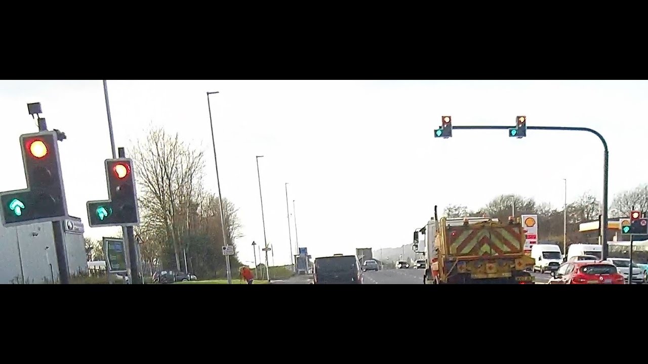 Traffic lights confusion, 5 GREEN ARROWS, 7 RED lights????!!! - YouTube