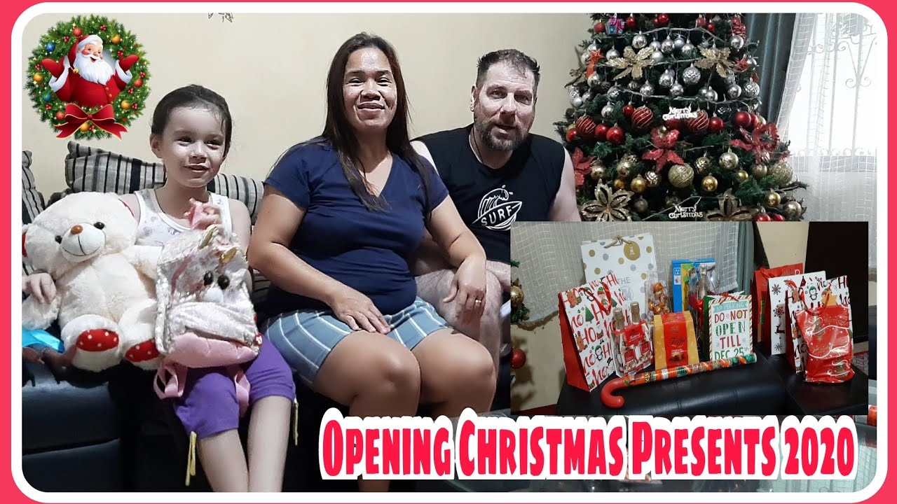 OPENING CHRISTMAS PRESENTS 2020 - YouTube