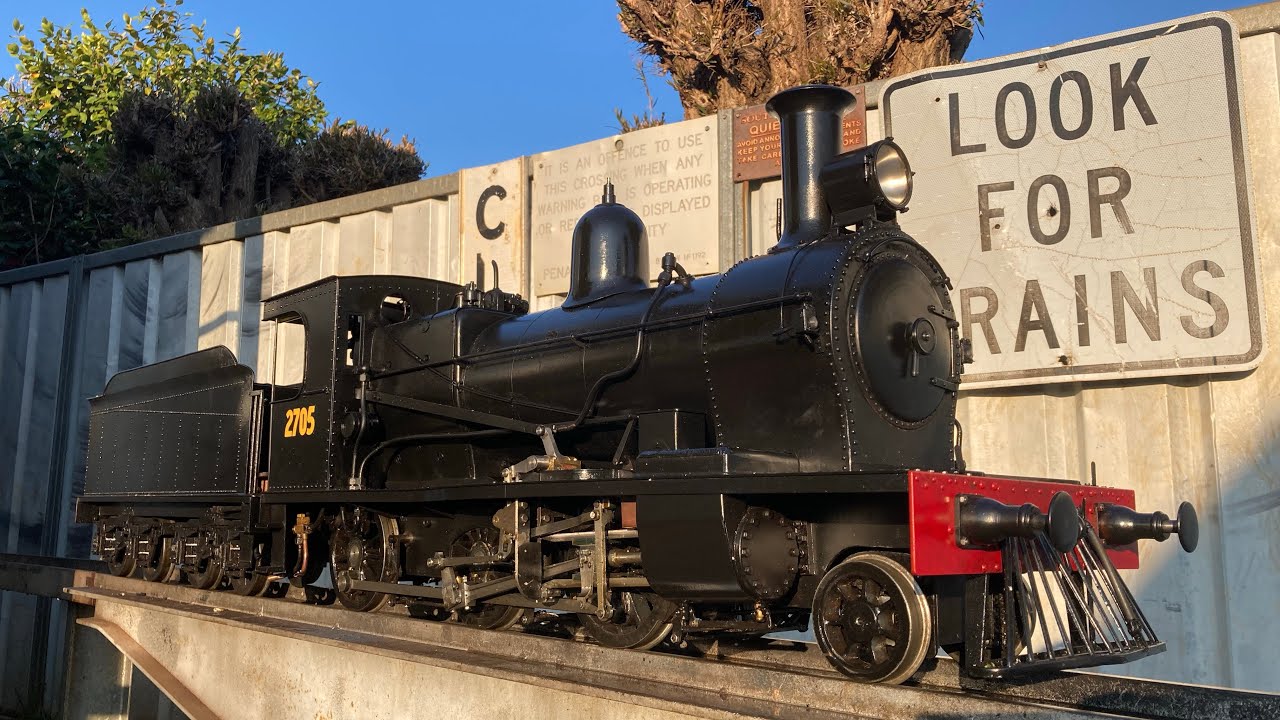 5” gauge 2705 steam train with short goods - YouTube