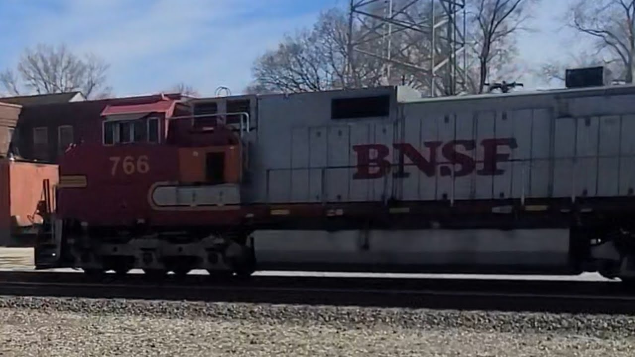 BNSF 766 classic ex Santa Fe war bonnet paint scheme Chillicothe Illinois - YouTube