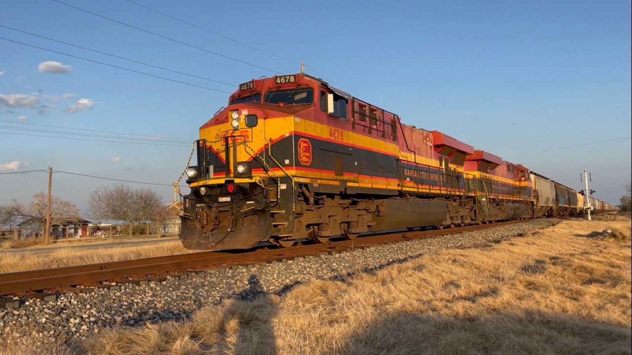 KCSM 4678 ES44AC w/ Chugging Rear DPU Leads Loaded Grain Train - YouTube