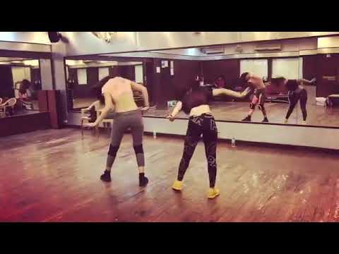 Bollywood actress Hot bellydance video - Bollywood - HR