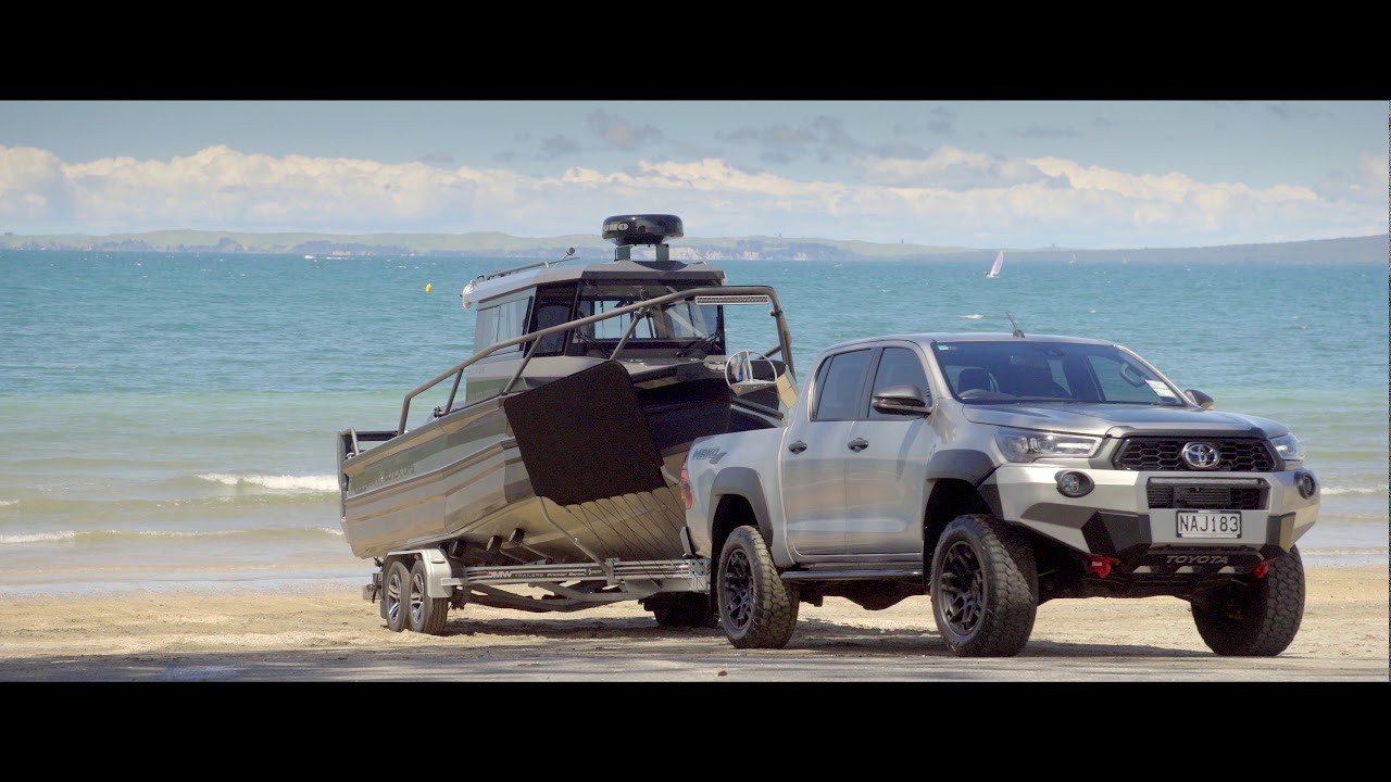 Toyota Hilux Mako - YouTube