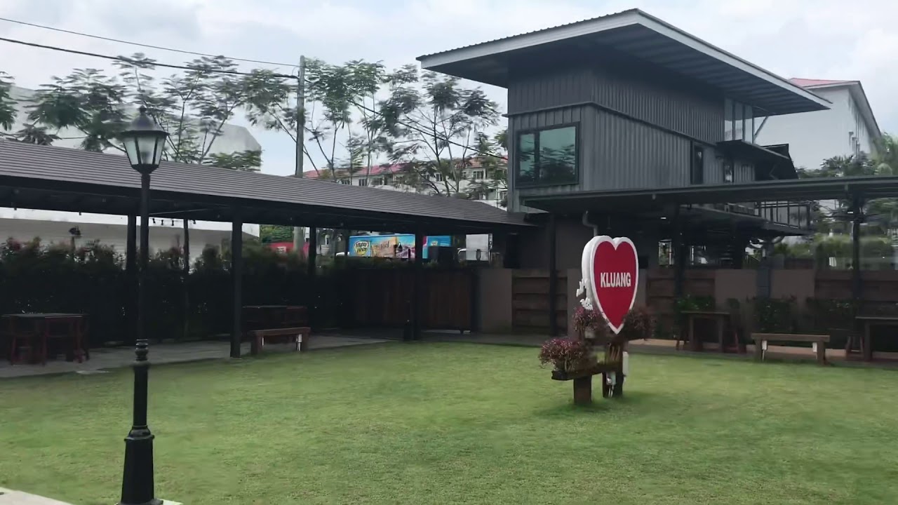 【Vlog】Kluang Container Swimming Pool Homestay - YouTube