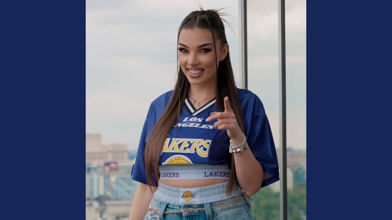 Esti Cireasa De Pe Tort - YouTube