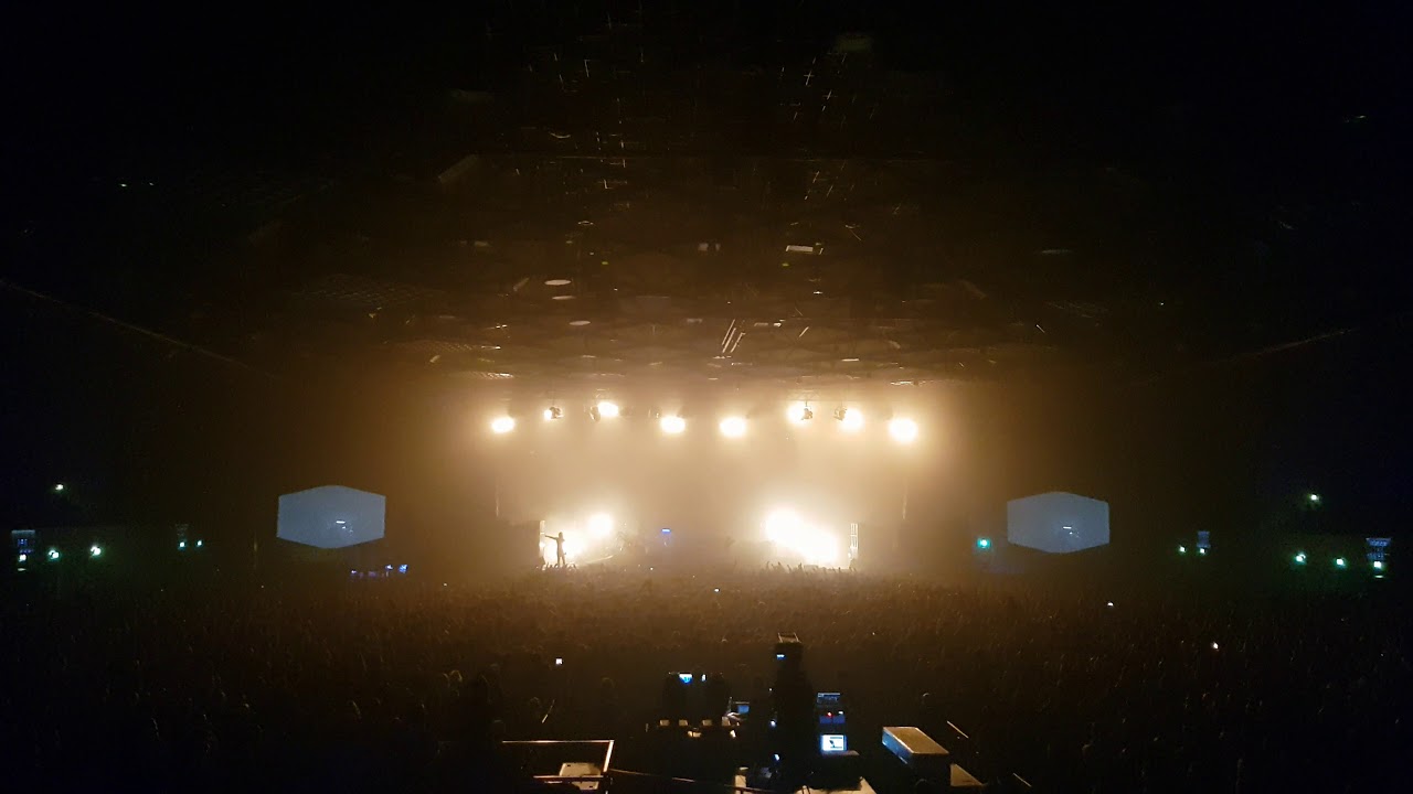 The Prodigy live in Düsseldorf 05.12.2018, phaenomenal lightshow - YouTube