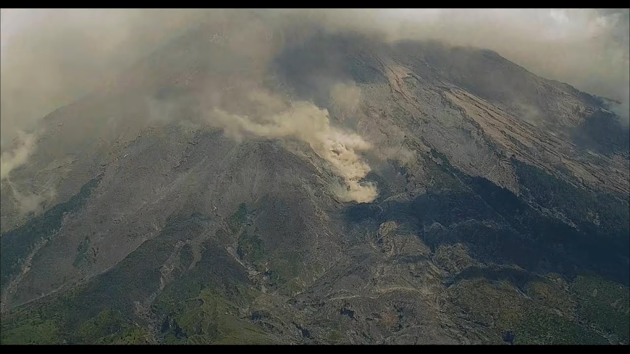 Oct 15 2023: Semeru volcano - volcanic ash and rock fall down the slope ...