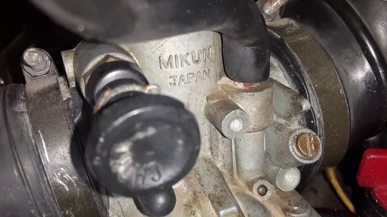 Fixing a Yamaha DT175 - YouTube