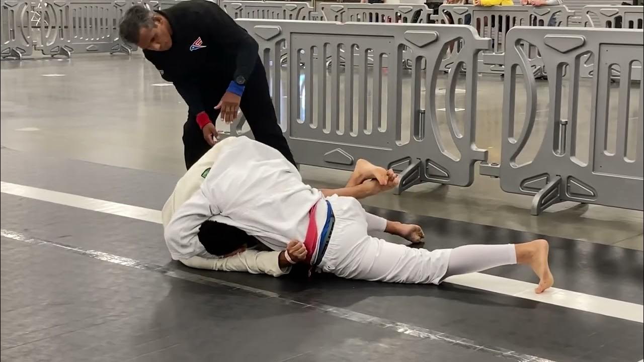 Fourth and final match at my first BJJ tournament - YouTube