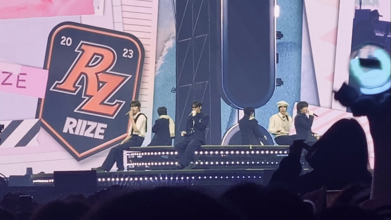 RIIZE - Hug(포옹) 최초공개 | 250112 SMTOWN LIVE 2025 in SEOUL - YouTube