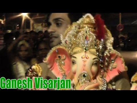 Angad Hasija And Sara Khan at Ganpati Visarjan