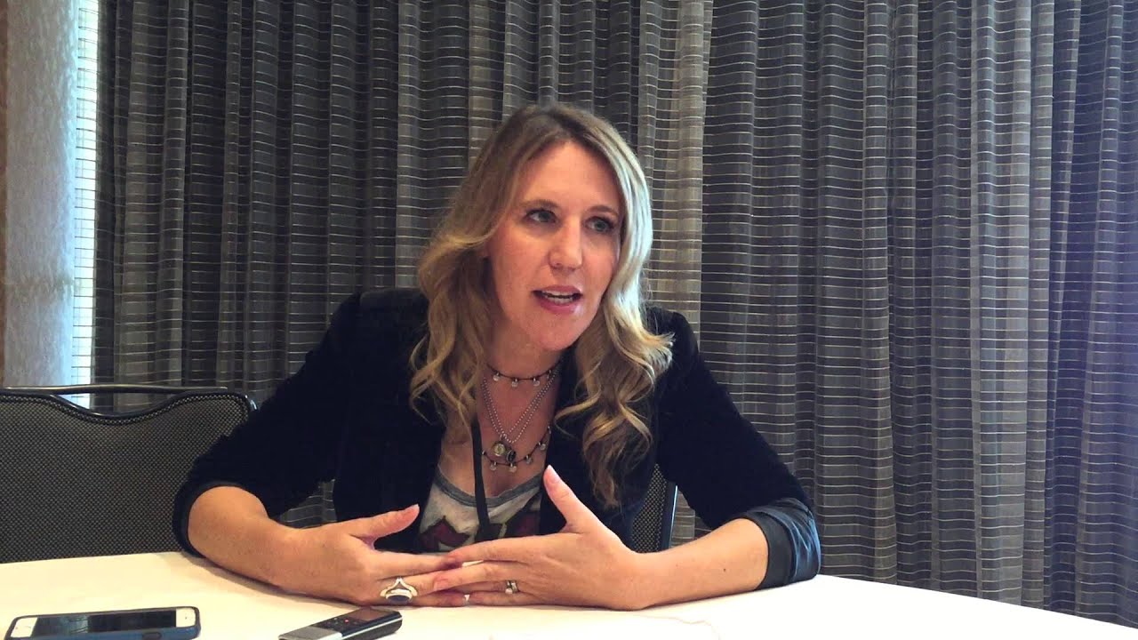 Comic Con 2015: LUCIFER EP Ildy Modrovich previews the new series - YouTube