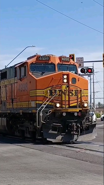 BNSF 4998 with a nice K5HL pulls out & then backs into a siding. #train #bnsf #arizona - YouTube
