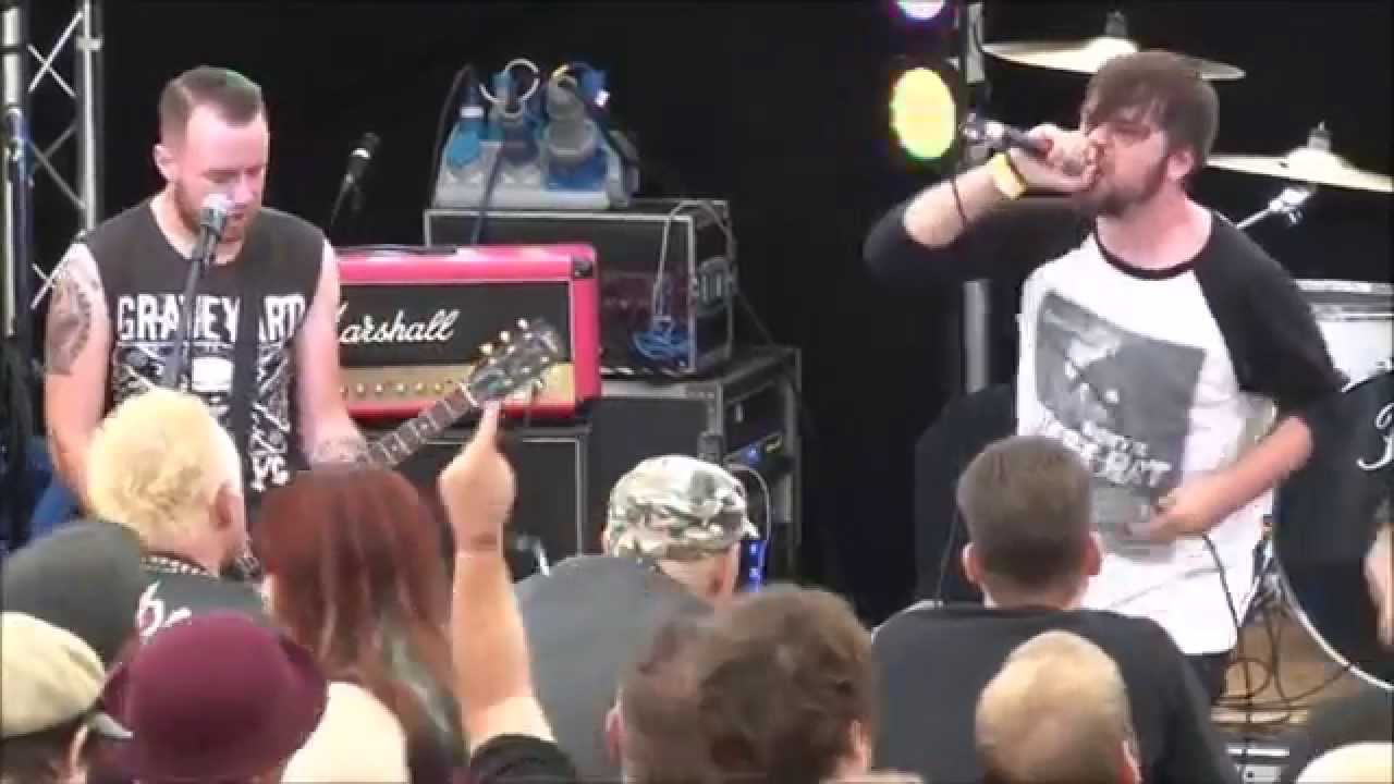 B Movie Britz - Shut It Out - 3 Chords 2015 - YouTube