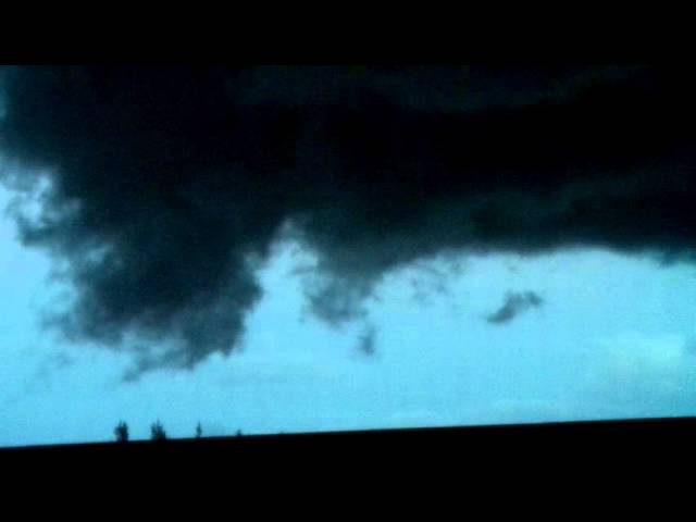 Creepy Clouds Nimbostratus Cloud Wikipedia